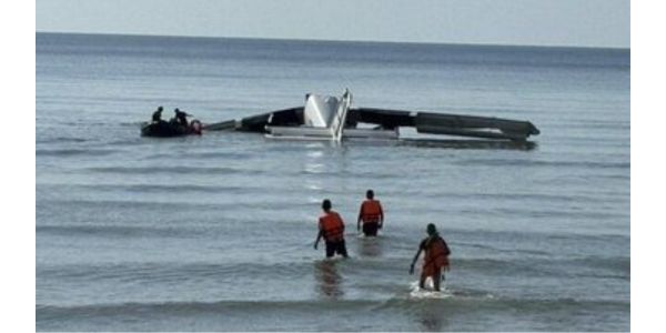 Ses polisiebeamptes dood na vliegtuig in see val - Nuusflits